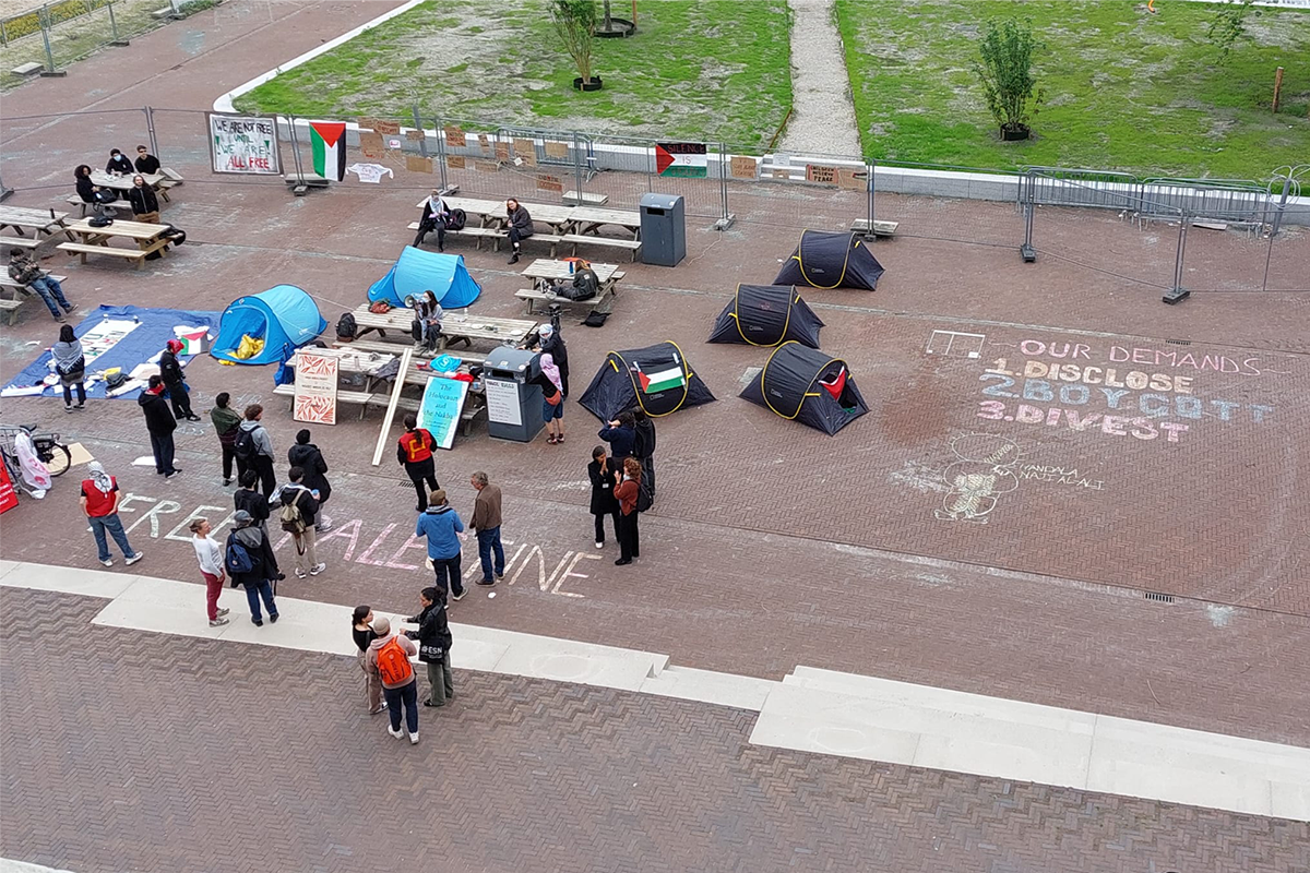 Students put up encampment on campus square - Ad Valvas