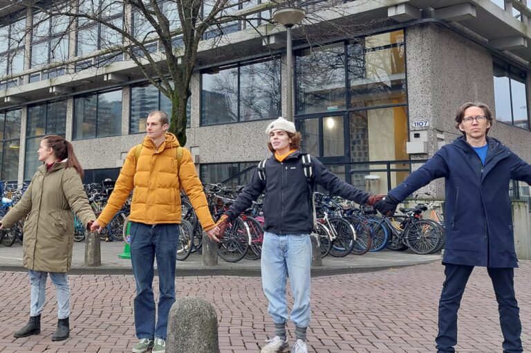 Studenten staken uit solidariteit met ontslagen medewerkers University ...