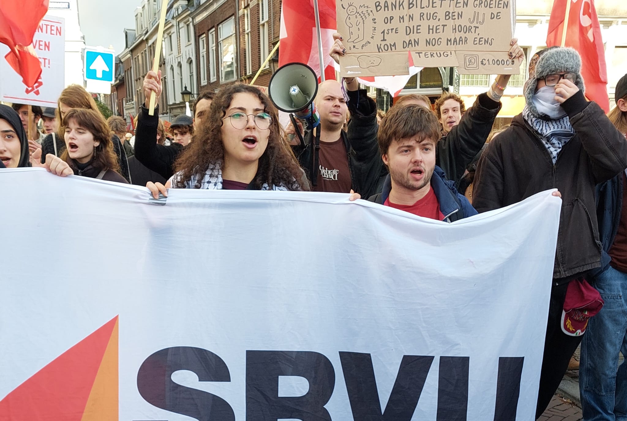 Students stand with VU staff strike against education cuts - Ad Valvas