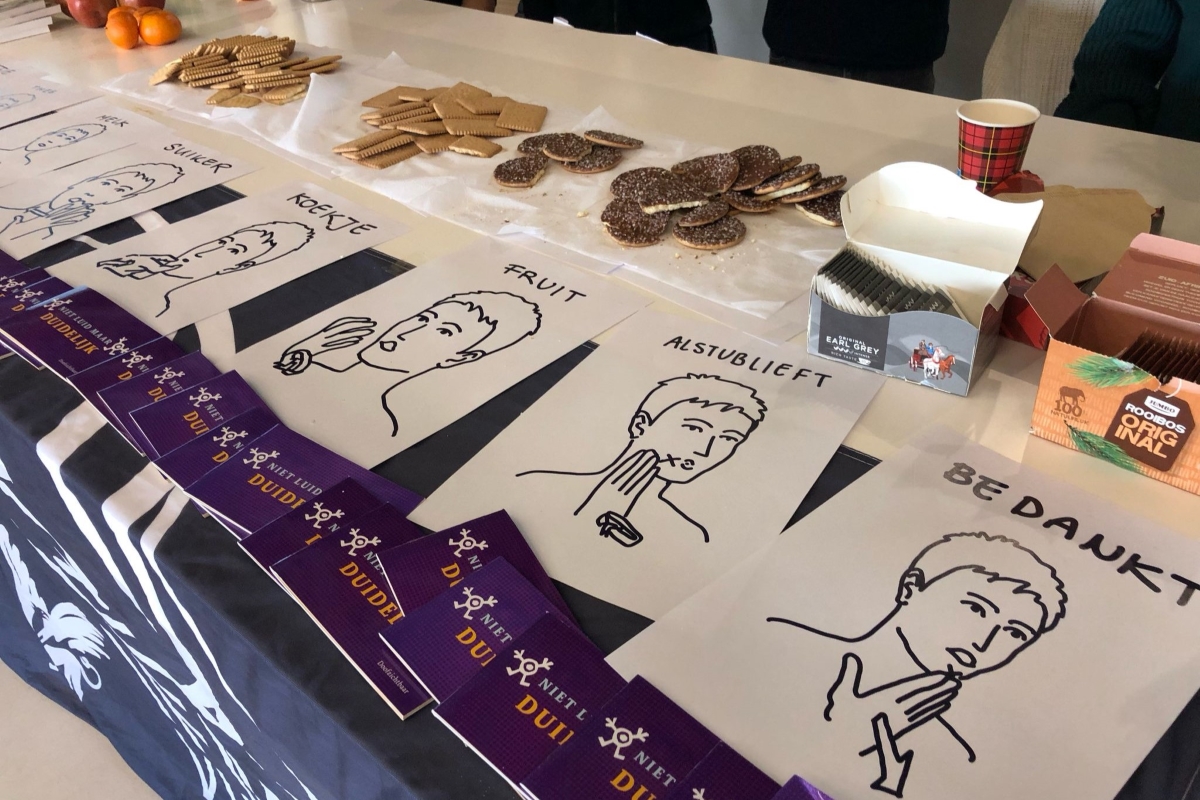 Pop-up café serves coffee and teaches sign language - Ad Valvas